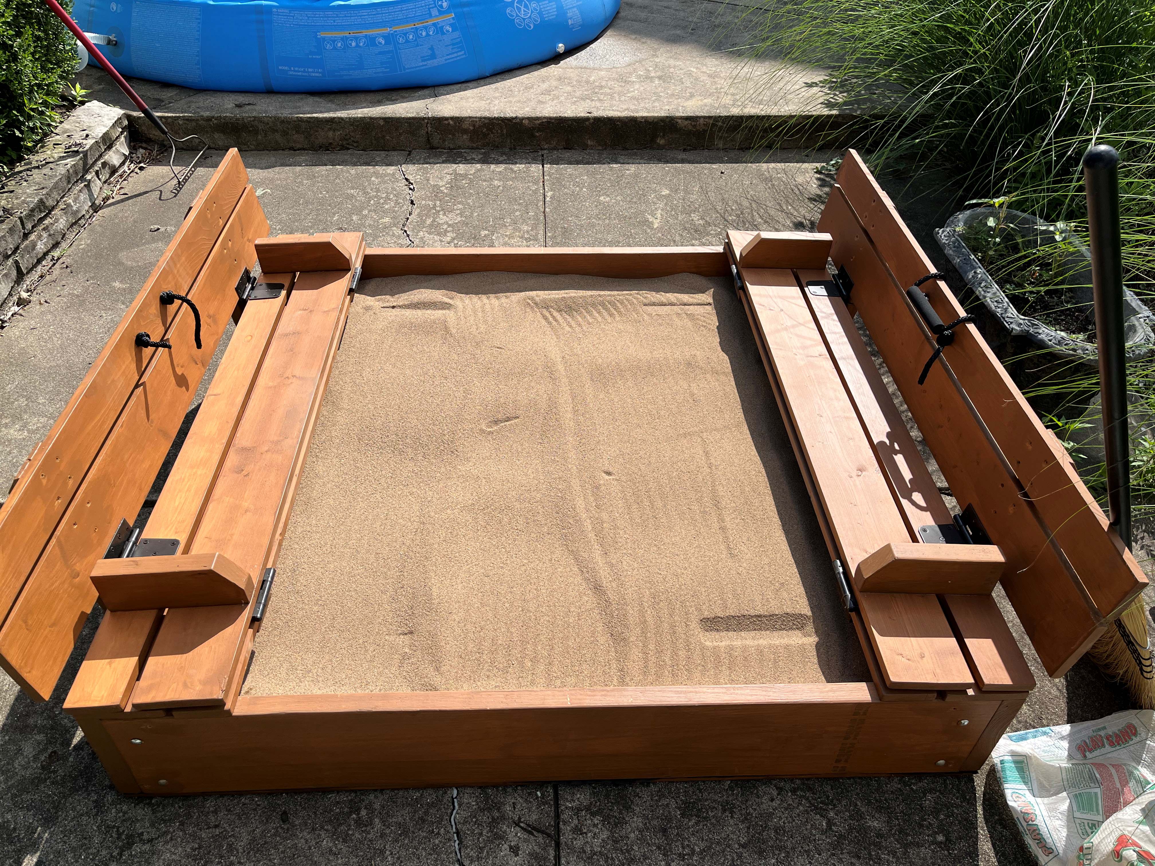 BIY Sandbox with Bench and Lid - Construct101