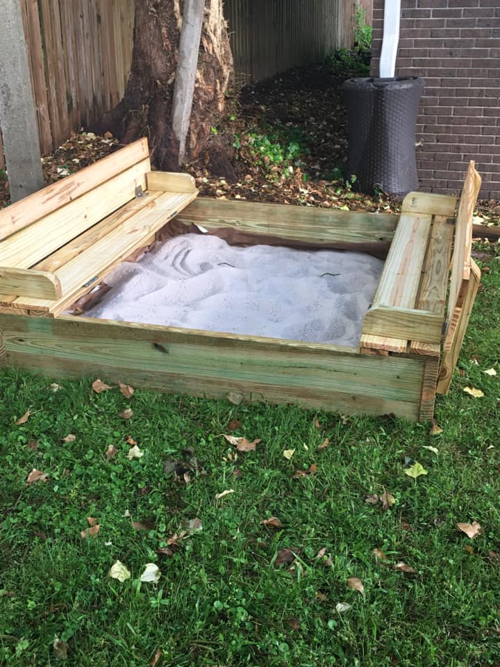 BIY Sandbox with Bench and Lid - Construct101